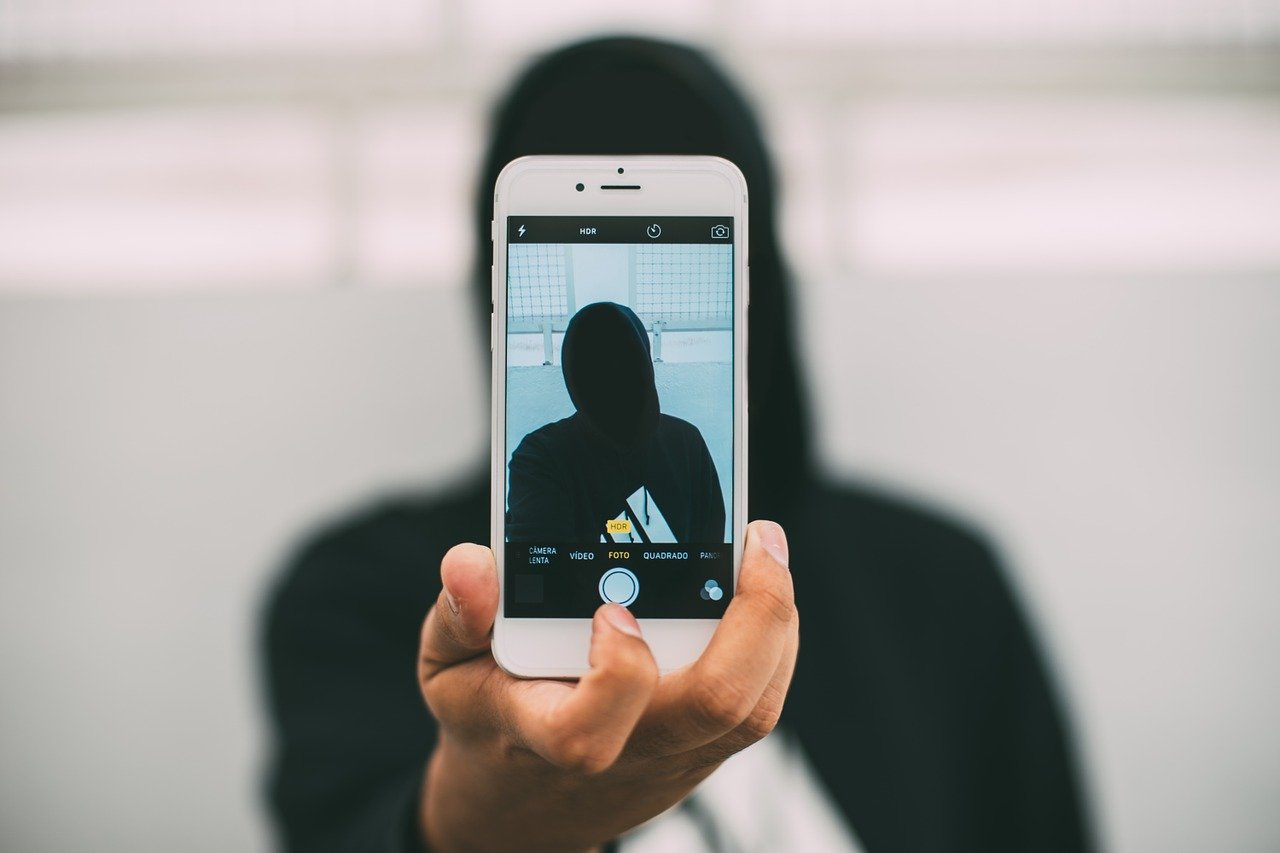 Face-Swapping Apps: The Dangers and How to Stay Safe